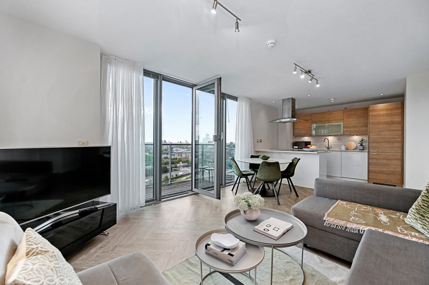 London - 2 Bed Flat, George Hudson Tower, E15 - To Rent Now for £2,625. ...