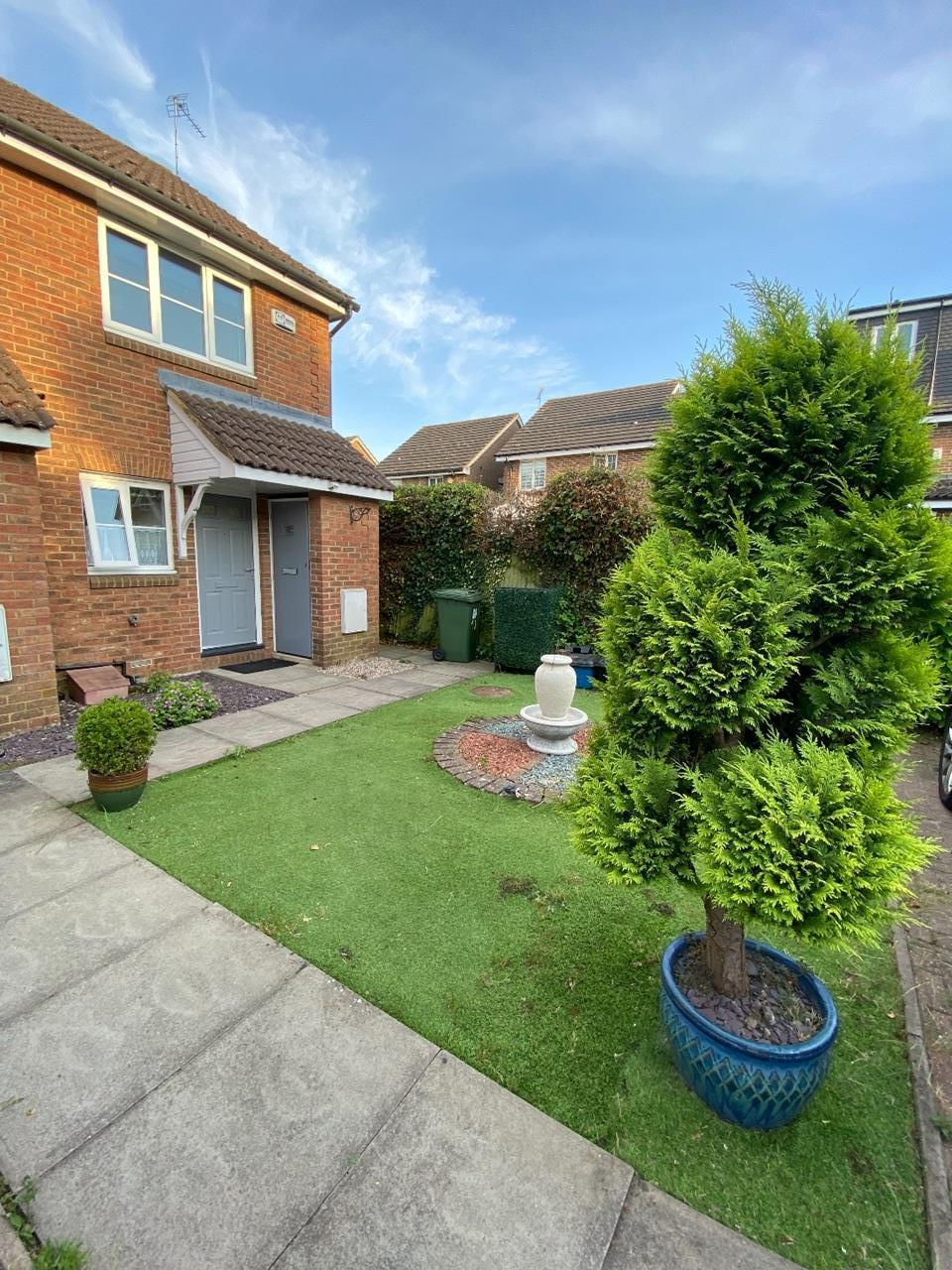 Borehamwood - 2 Bed End Terrace, Croft Court, WD6 - To Rent Now for £ ...
