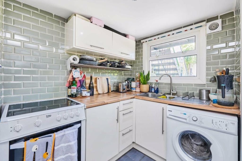 London - 1 Bed Flat, Salehurst Road, SE4 - To Rent Now for £1,450.00 p/m