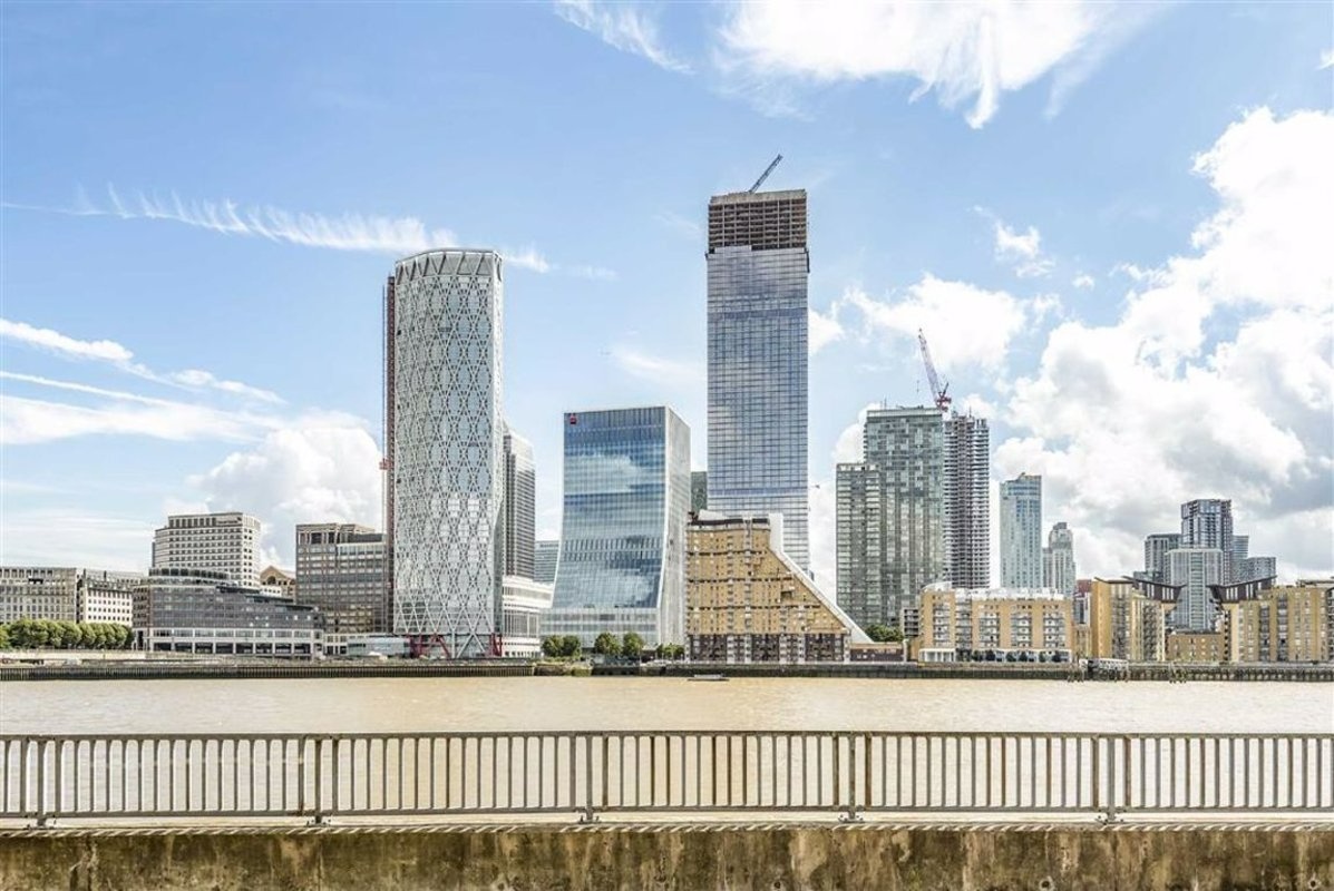 London - 2 Bed Flat, Christian Court, SE16 - To Rent Now for £2,200.00 p/m