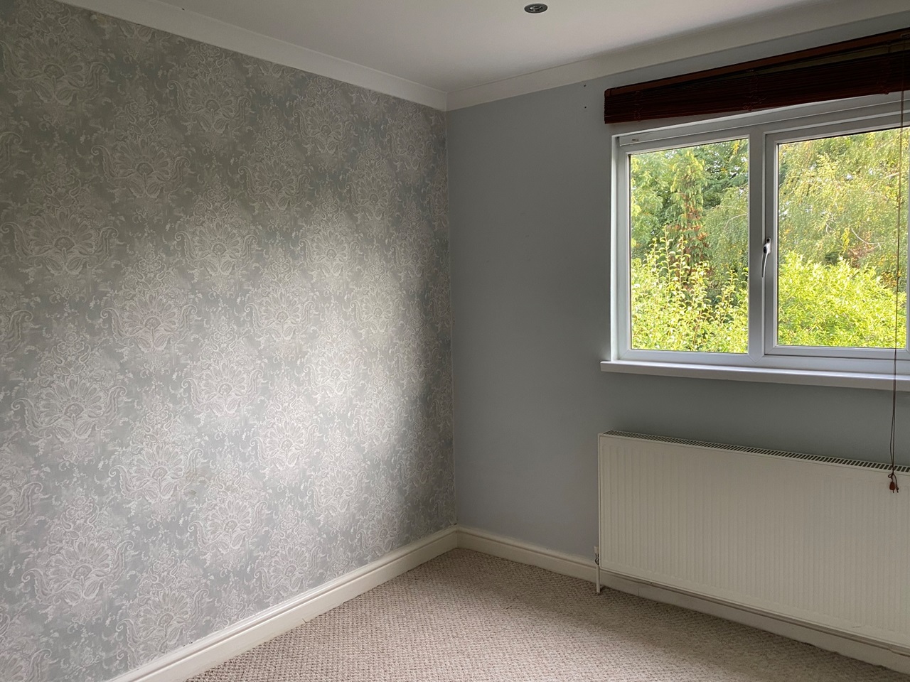 Pinner - 2 Bed Flat, Hatch End, HA5 - To Rent Now for £1,425.00 p/m