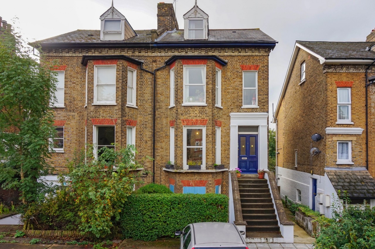 London - 1 Bed Flat, Elmcourt Road, SE27 - To Rent Now for £1,700.00 p/m