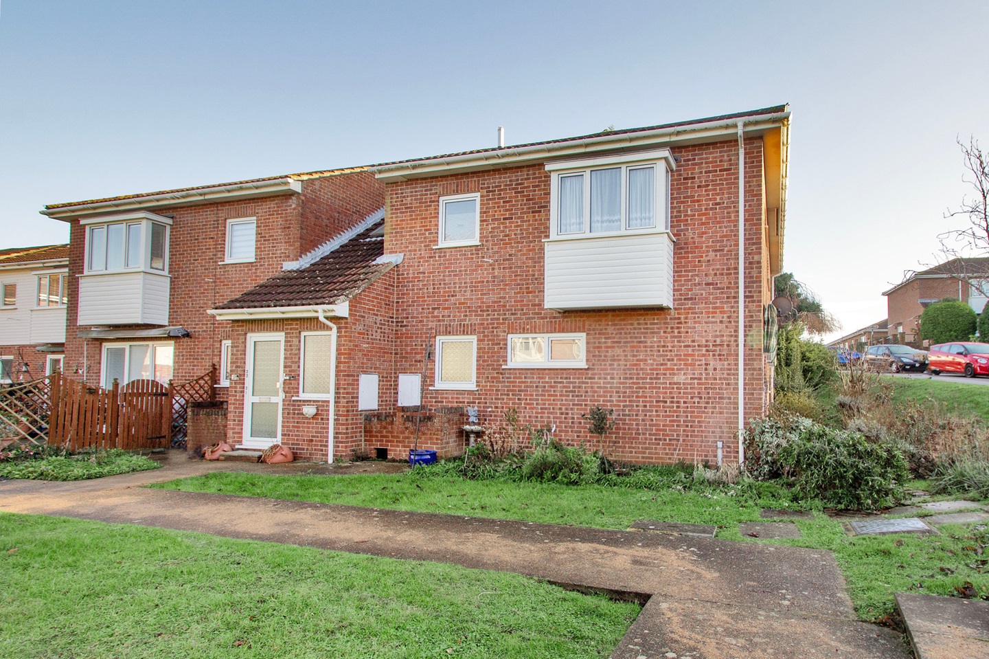 Longfield - 2 Bed Flat, Russell Square, DA3 - To Rent Now for £1,175.00 p/m