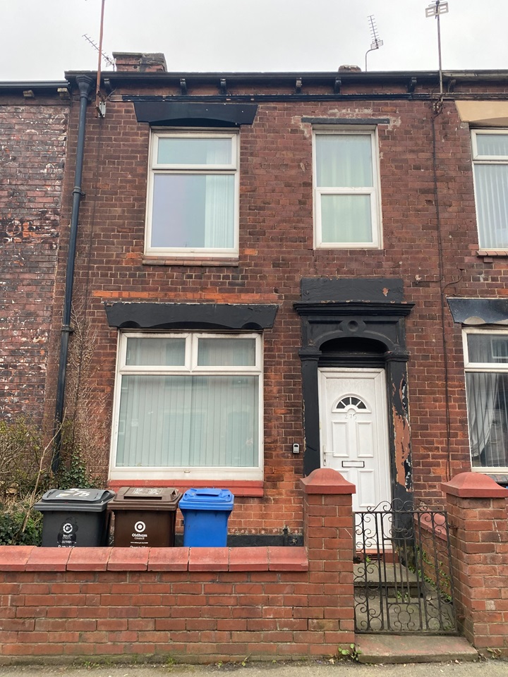Royton, Oldham - 4 Bed Terraced House, Oldham Road, OL2 - To Rent Now for £1,250.00 p/m