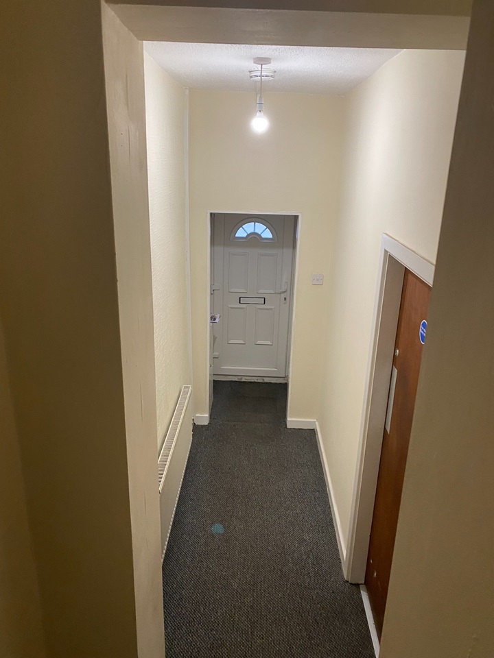 Royton, Oldham - 4 Bed Terraced House, Oldham Road, OL2 - To Rent Now for £1,250.00 p/m