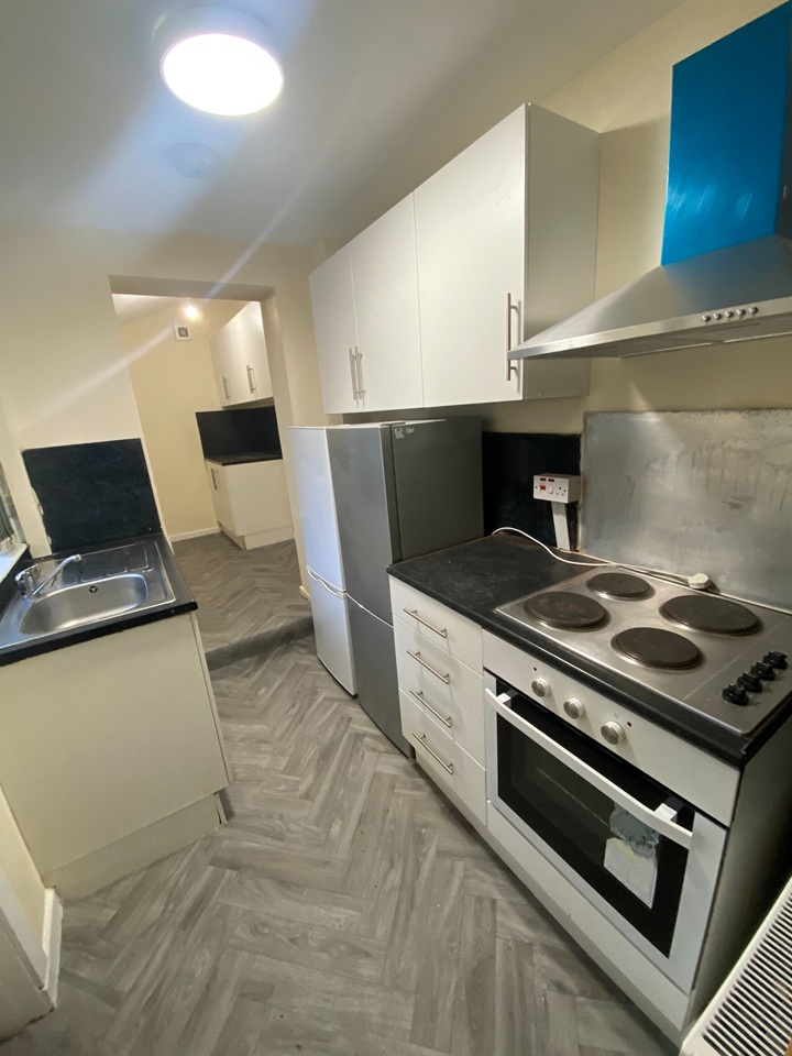 Royton, Oldham - 4 Bed Terraced House, Oldham Road, OL2 - To Rent Now for £1,250.00 p/m