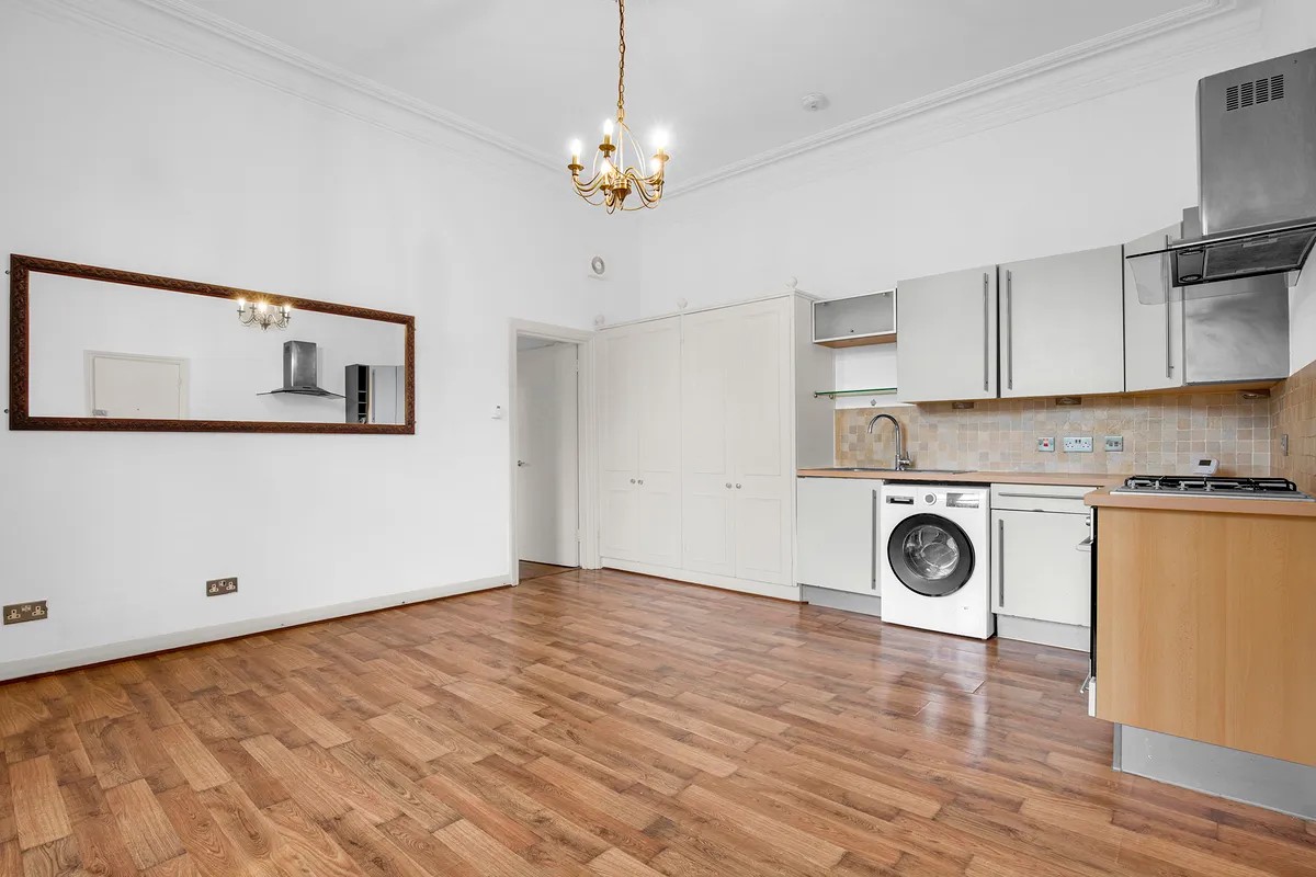 London - 2 Bed Flat, Raynes Park, SW20 - To Rent Now for £1,800.00 p/m