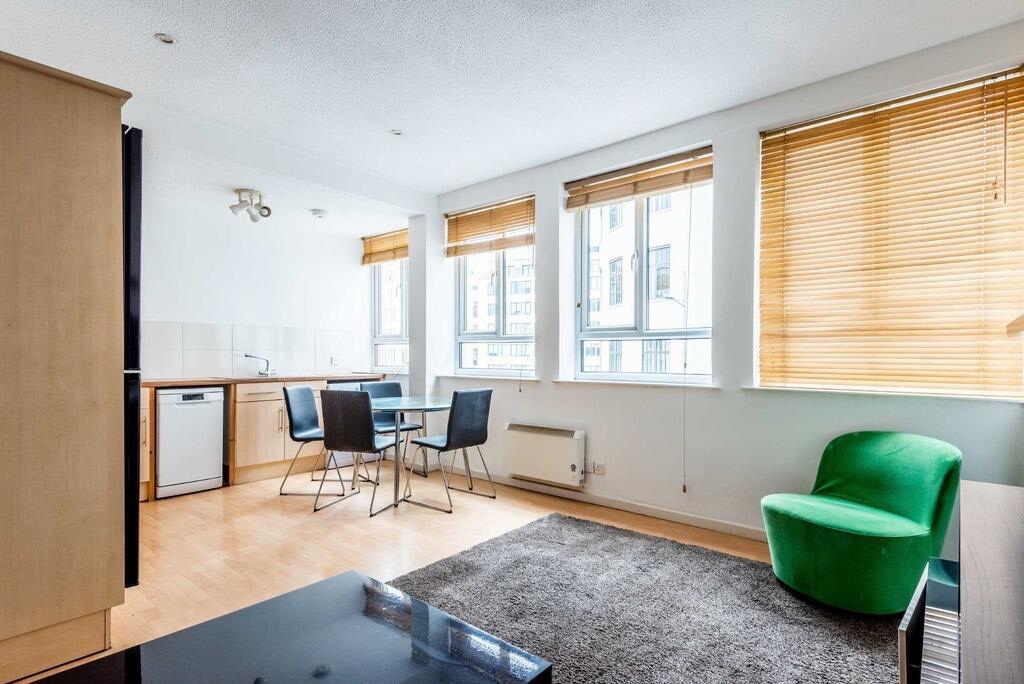 Bristol - 2 Bed Flat, St. Giles Court, BS1 - To Rent Now for £1,700.00 p/m