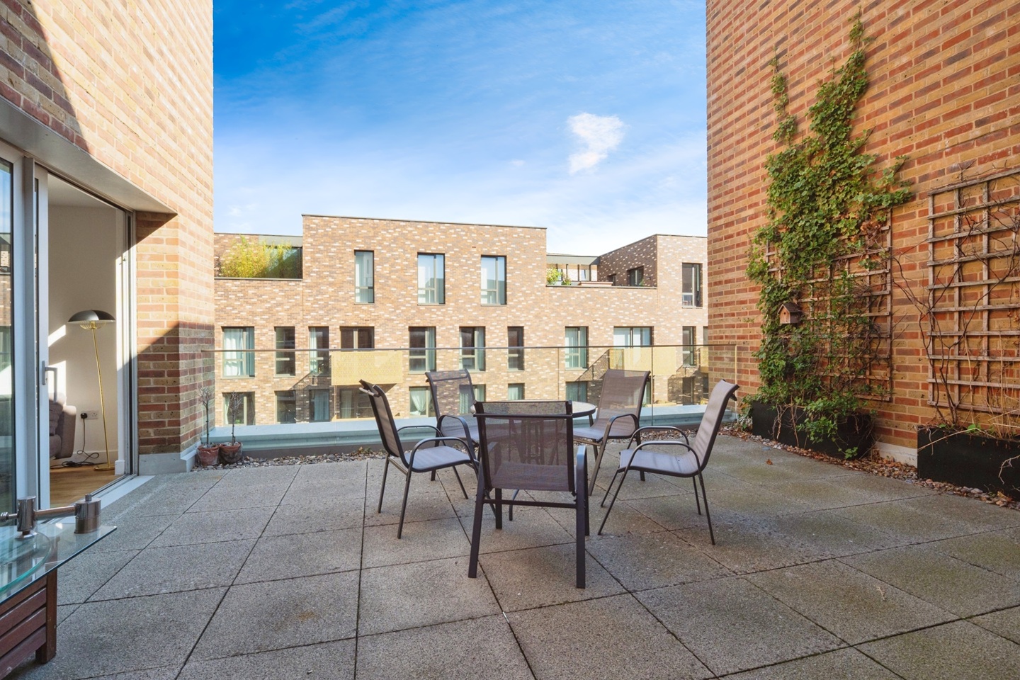 London - 3 Bed Flat, Nelson Walk, E3 - To Rent Now for £2,975.00 p/m