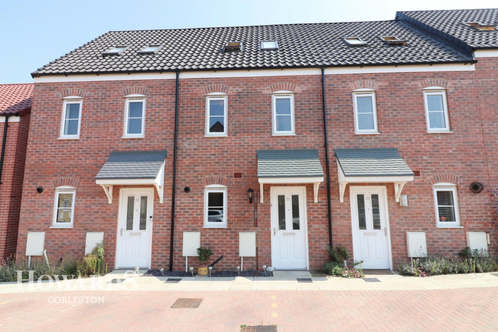 Great Yarmouth - 3 Bed Terraced House, Marler Close, NR31 - To Rent Now ...