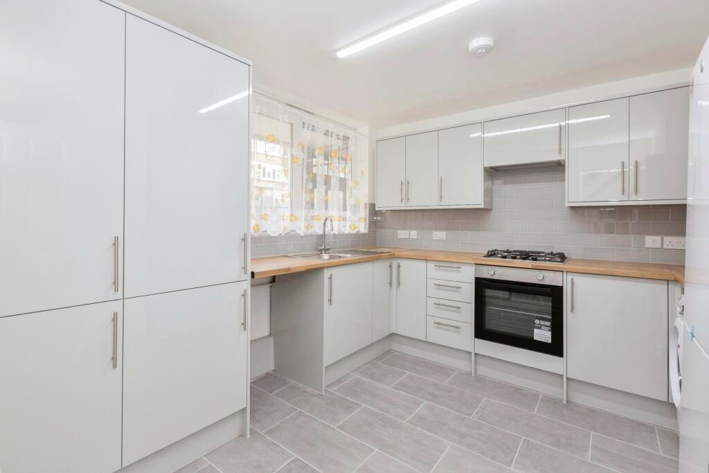 London - 3 Bed Maisonette, Wick Road, E9 - To Rent Now for £2,495.00 p/m