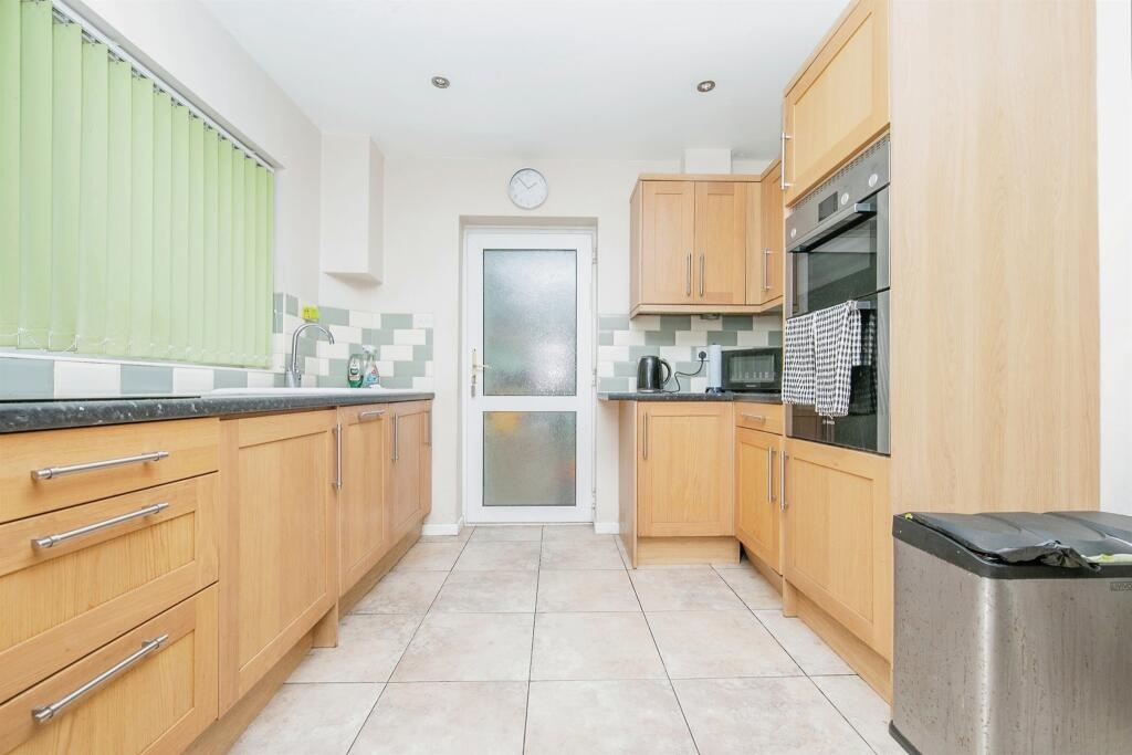 Stanway, Colchester - 4 Bed Semi-Detached House, Winstree Road, CO3 ...