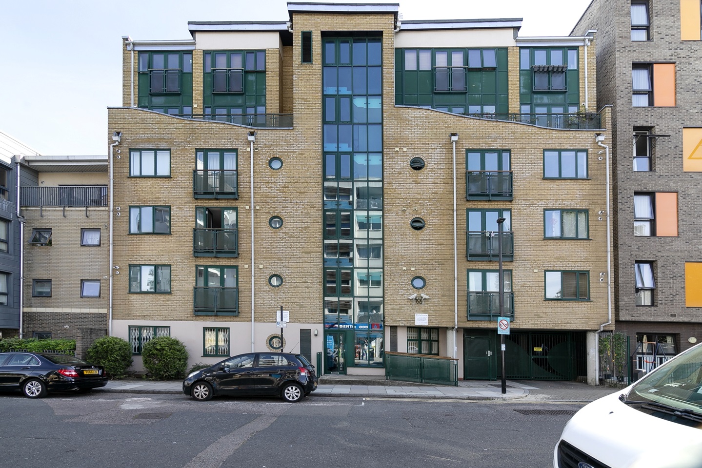 London - 2 Bed Flat, Stainsby Road, E14 - To Rent Now for £2,350.00 p/m