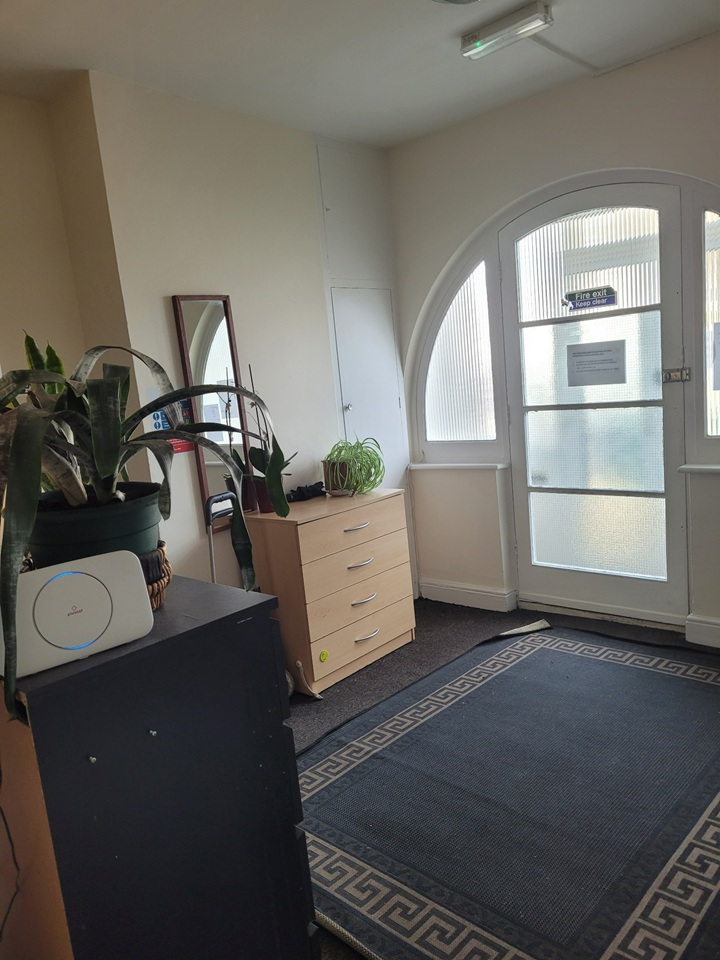 London - Room in a Shared House, Hendon Way, NW2 - To Rent Now for £800 ...