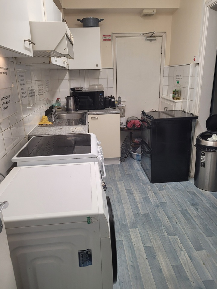 London - Room in a Shared House, Hendon Way, NW2 - To Rent Now for £800 ...