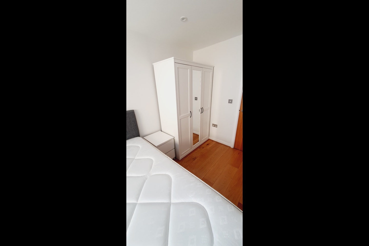 London - 2 Bed Flat, Signal House, SE1 - To Rent Now for £2,795.00 p/m