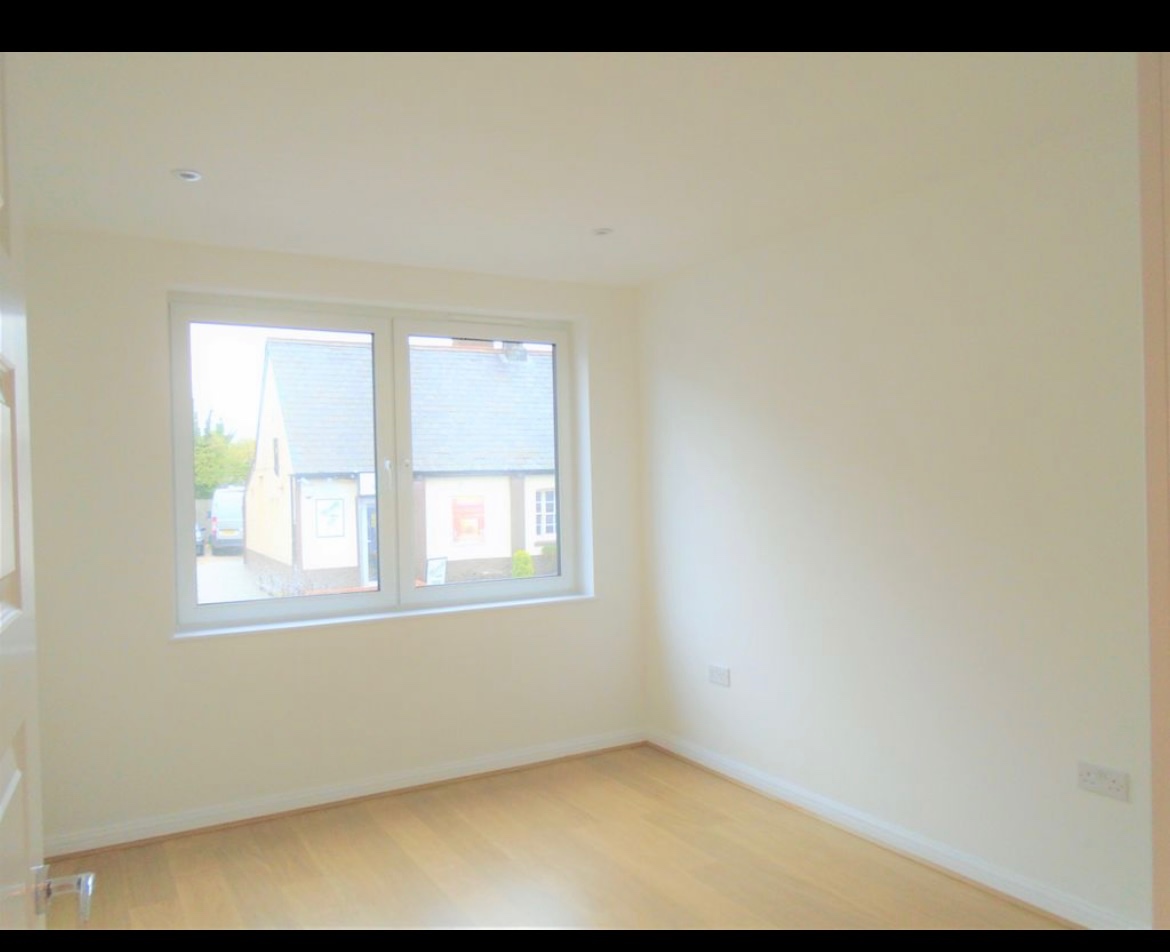 Slough - 1 Bed Flat, West Central, SL2 - To Rent Now for £1,200.00 p/m