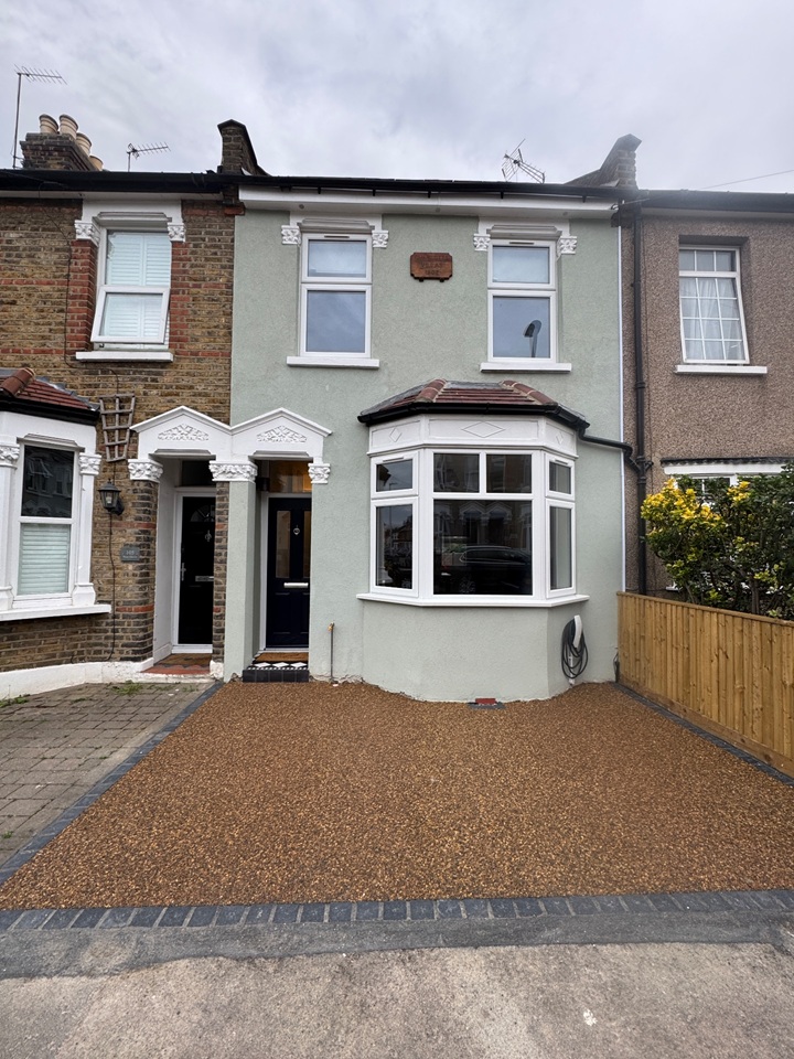 Woodford Green - 4 Bed Terraced House, West Grove, IG8 - To Rent Now ...