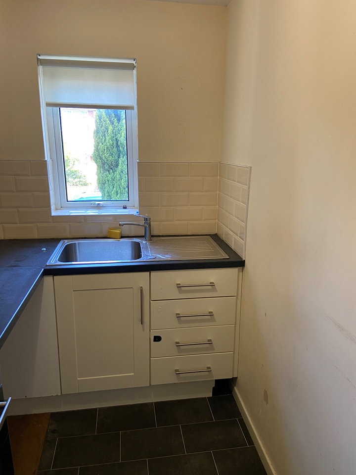 Leeds - 1 Bed Flat, Exeter Drive, LS10 - To Rent Now for £550.00 p/m