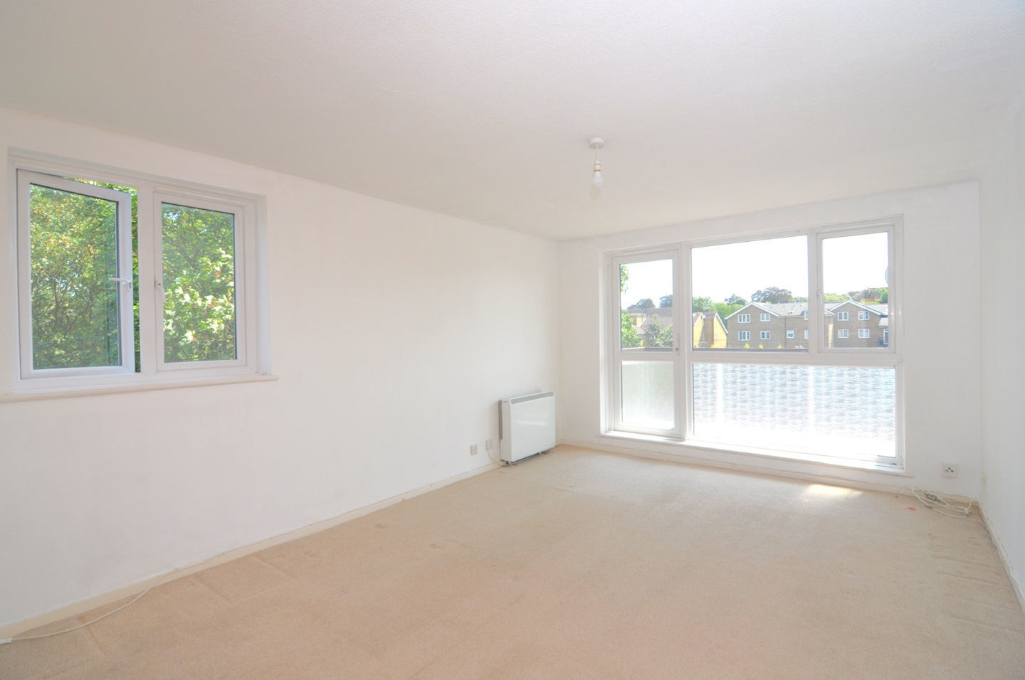Sutton - 2 Bed Flat, Argyle House, SM2 - To Rent Now for £1,550.00 p/m