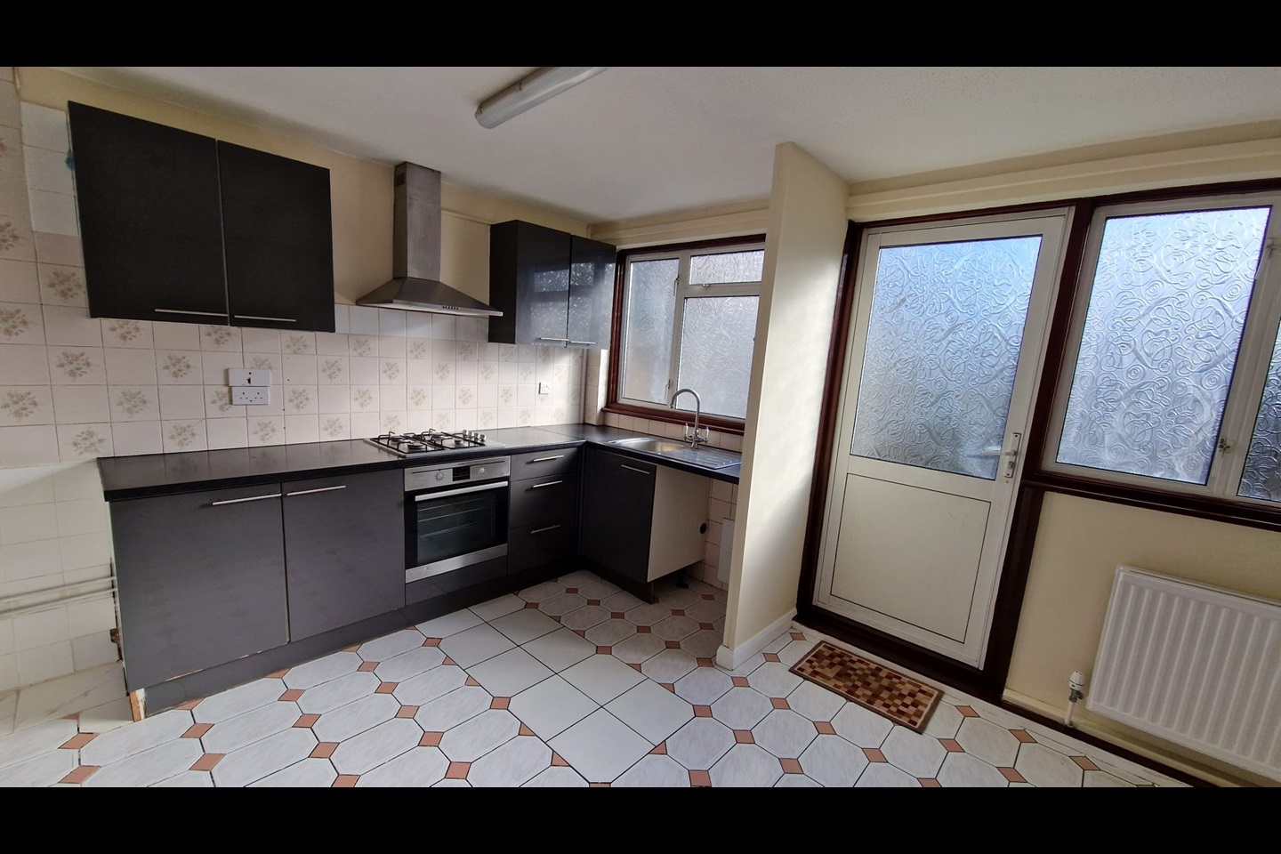 London - 4 Bed Terraced House, Raynham, NW9 - To Rent Now for £2,700.00 p/m