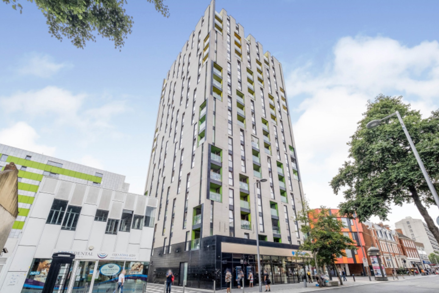Barking - 2 Bed Flat, Lemonade Building, IG11 - To Rent Now for £1,800. ...
