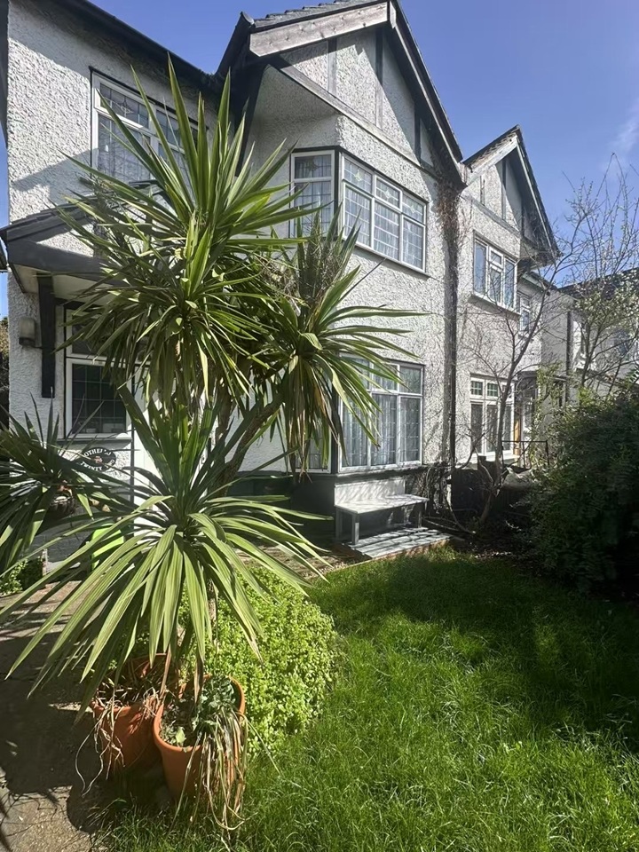 London - Studio Flat, Sunningfields Road, NW4 - To Rent Now for £800.00 p/m