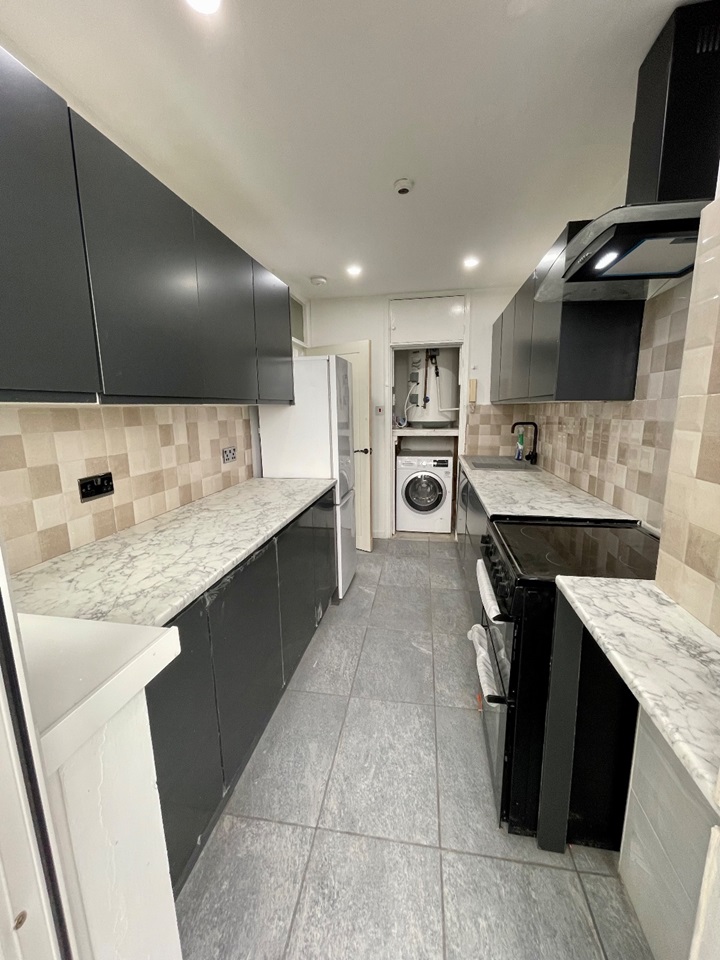 Birmingham - 3 Bed Flat, Warwick Crest, B15 - To Rent Now for £1,400.00 p/m