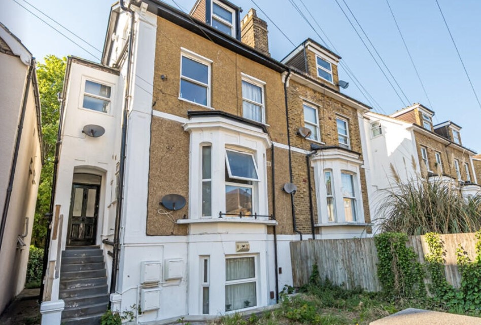 London - 1 Bed Terraced House, Prince Road, SE25 - To Rent Now for £ ...