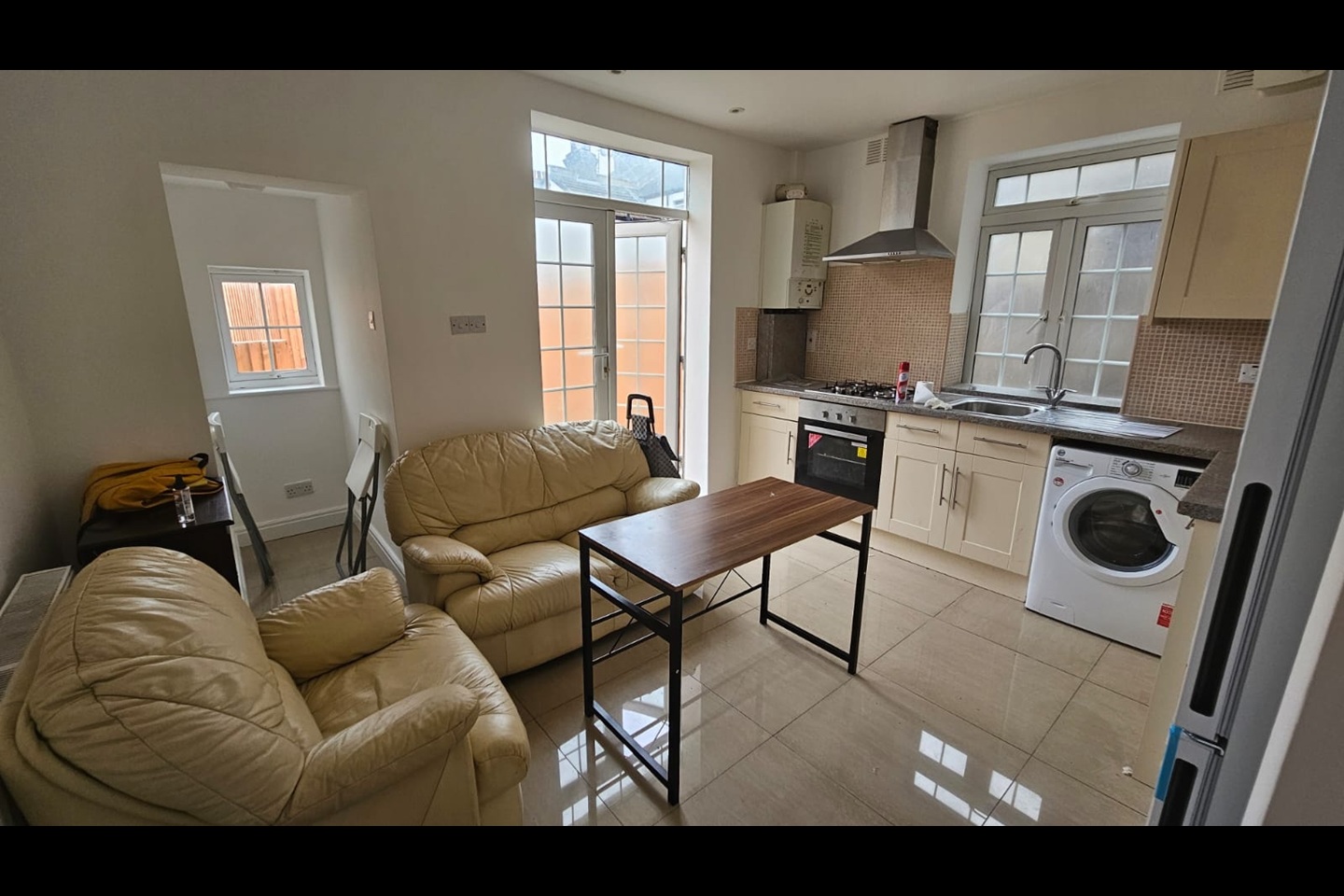 Croydon - 2 Bed Flat, Portland Road, SE25 - To Rent Now for £1,575.00 p/m