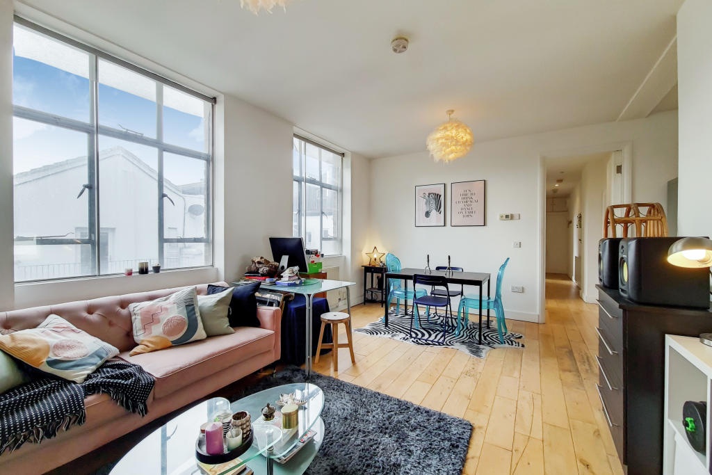 London - 3 Bed Flat, Springbok Works, N16 - To Rent Now for £3,750.00 p/m