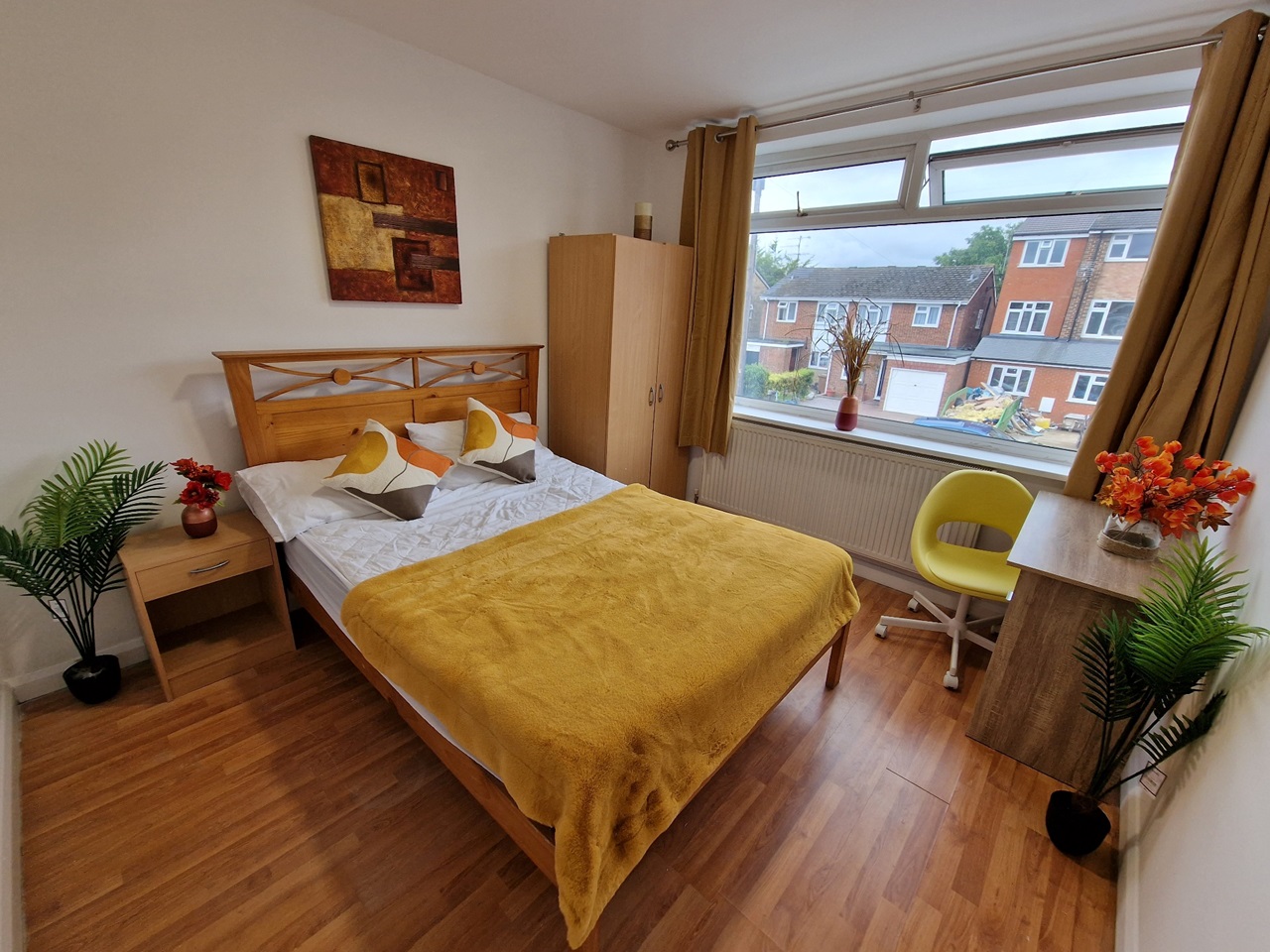 Luton - Room in a Shared House, Tenby Drive, LU4 - To Rent Now for £720 ...