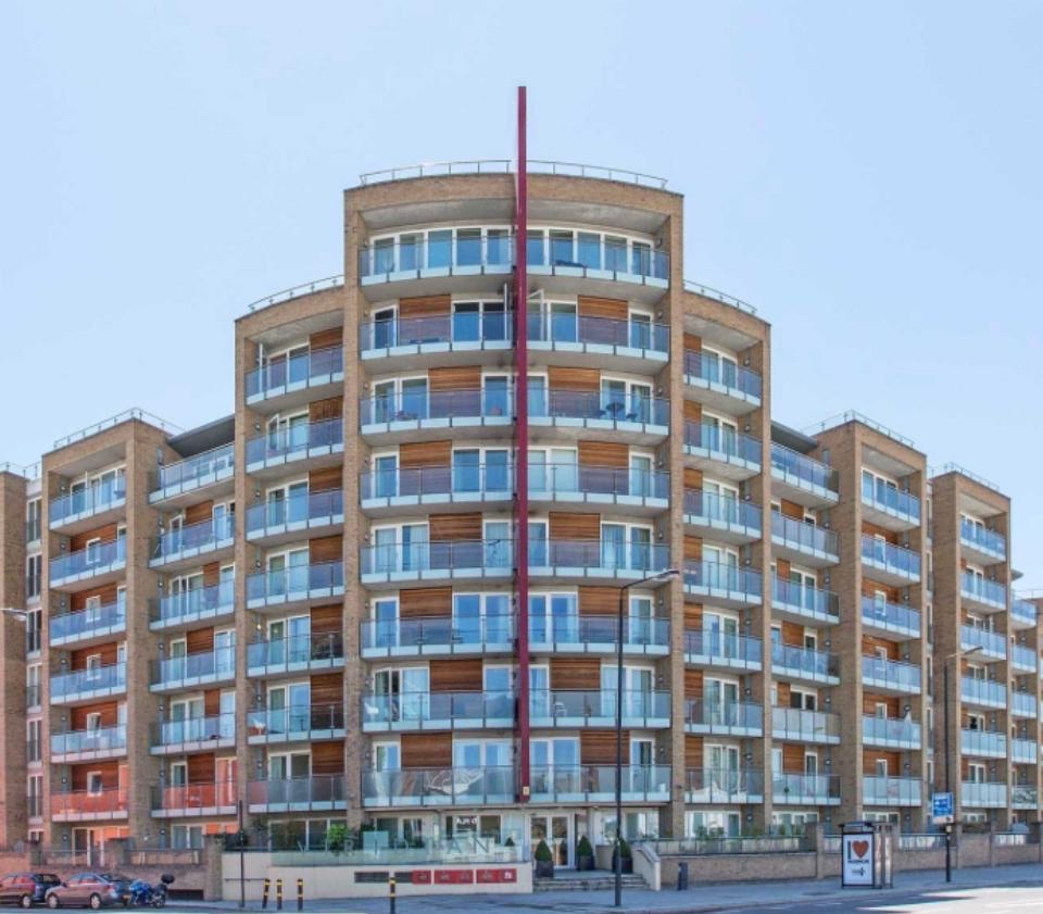 London - 1 Bed Flat, Battersea Park Road, SW8 - To Rent Now for £2,200.00 p/m