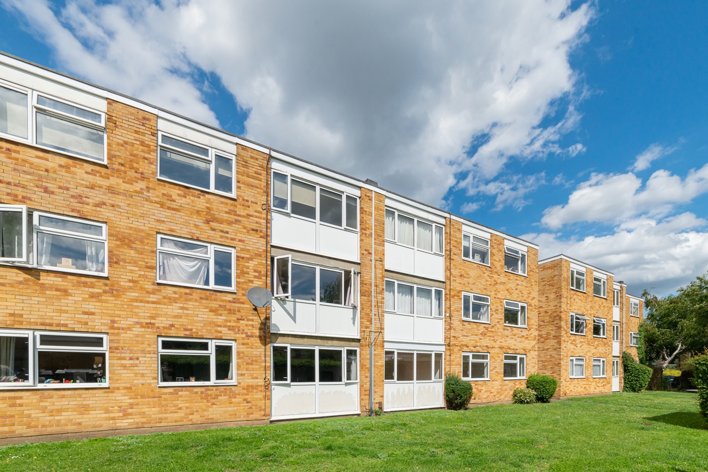 Teddington - 3 Bed Flat, Traherne Lodge, TW11 - To Rent Now for £1,995. ...