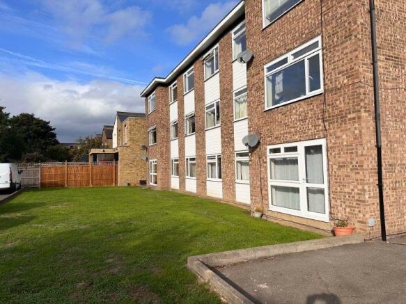 London - 2 Bed Flat, Selbridge Court, SW19 - To Rent Now for £2,100.00 p/m