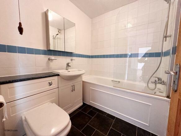 London - 2 Bed Flat, Selbridge Court, SW19 - To Rent Now for £2,100.00 p/m