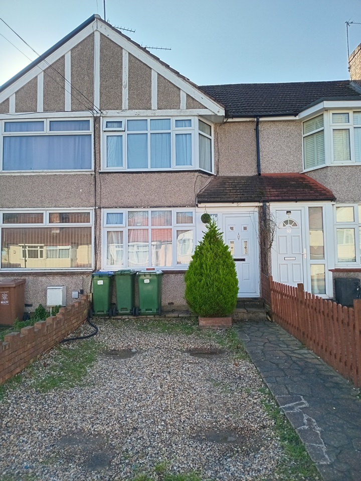 Bexleyheath - 2 Bed Terraced House, Parkside Avenue, DA7 - To Rent Now ...