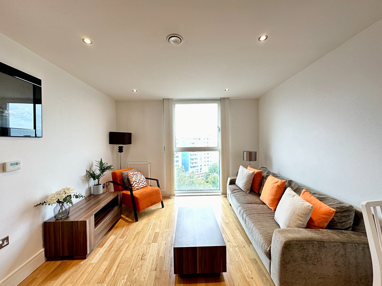 London - 1 Bed Flat, The Crescent, SE8 - To Rent Now for £1,750.00 p/m