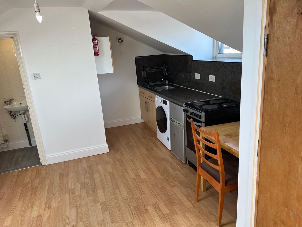 London - Studio Flat, Thornlaw Road, SE27 - To Rent Now for £1,300.00 p/m