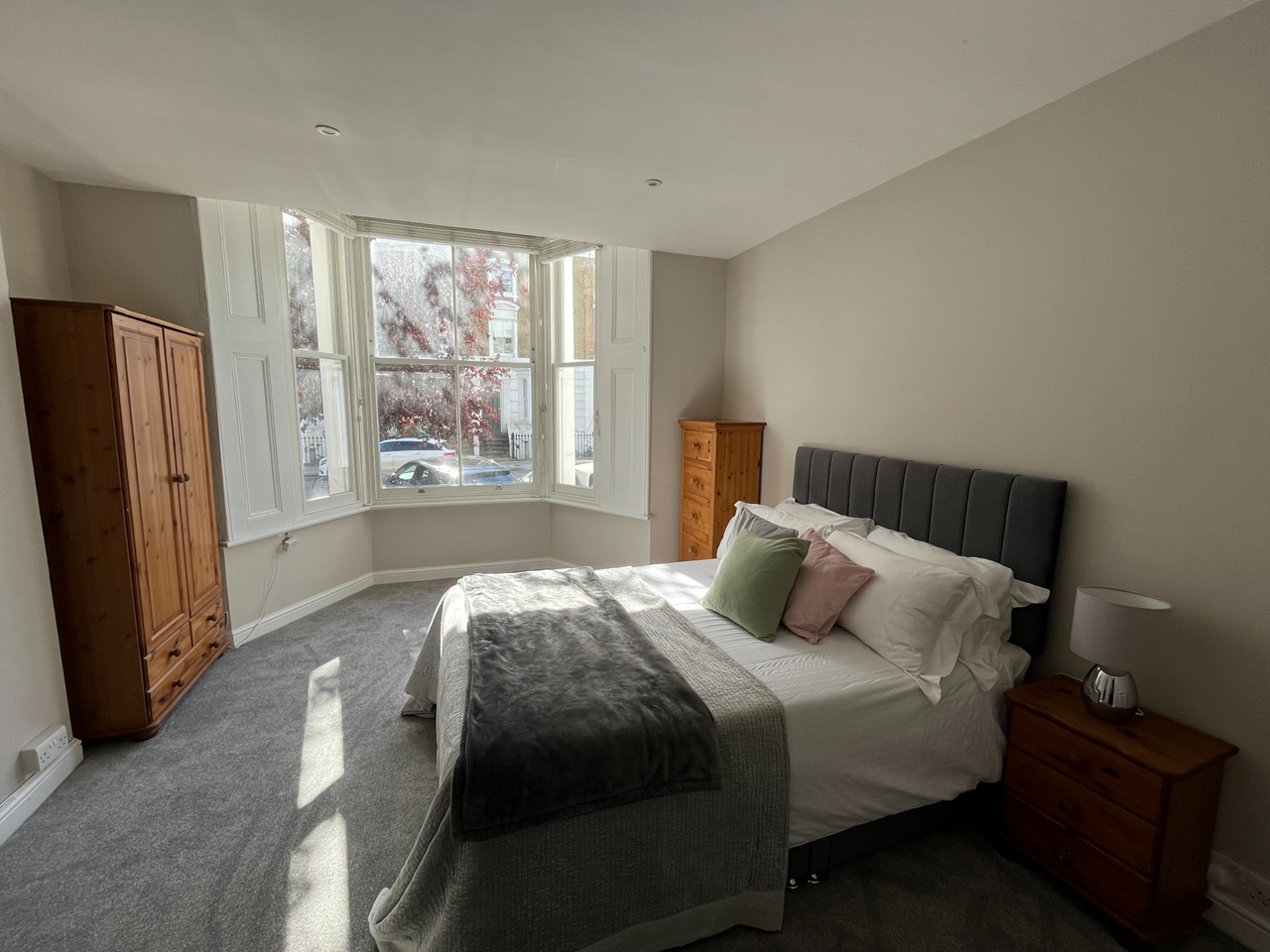 London - 1 Bed Flat, Aldebert Terrace, SW8 - To Rent Now for £1,850.00 p/m