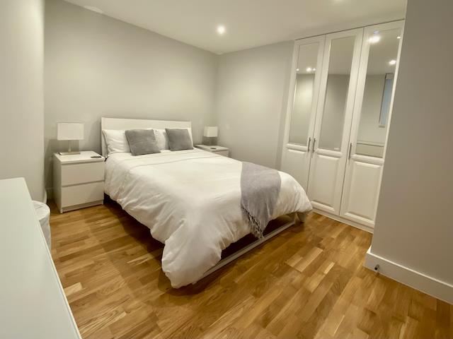 London - 1 Bed Flat, Manchester Road, E14 - To Rent Now for £1,900.00 p/m