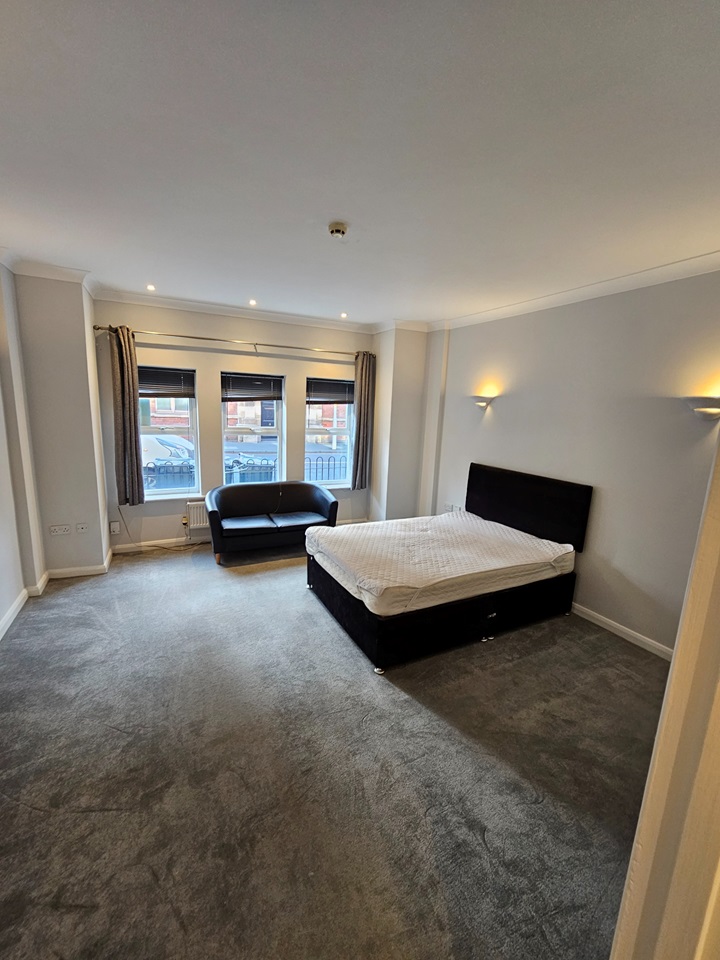 Swindon - 1 Bed Flat, Swindon, SN1 - To Rent Now for £700.00 p/m