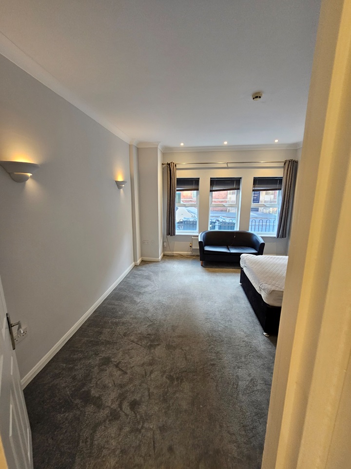 Swindon - 1 Bed Flat, Swindon, SN1 - To Rent Now for £700.00 p/m
