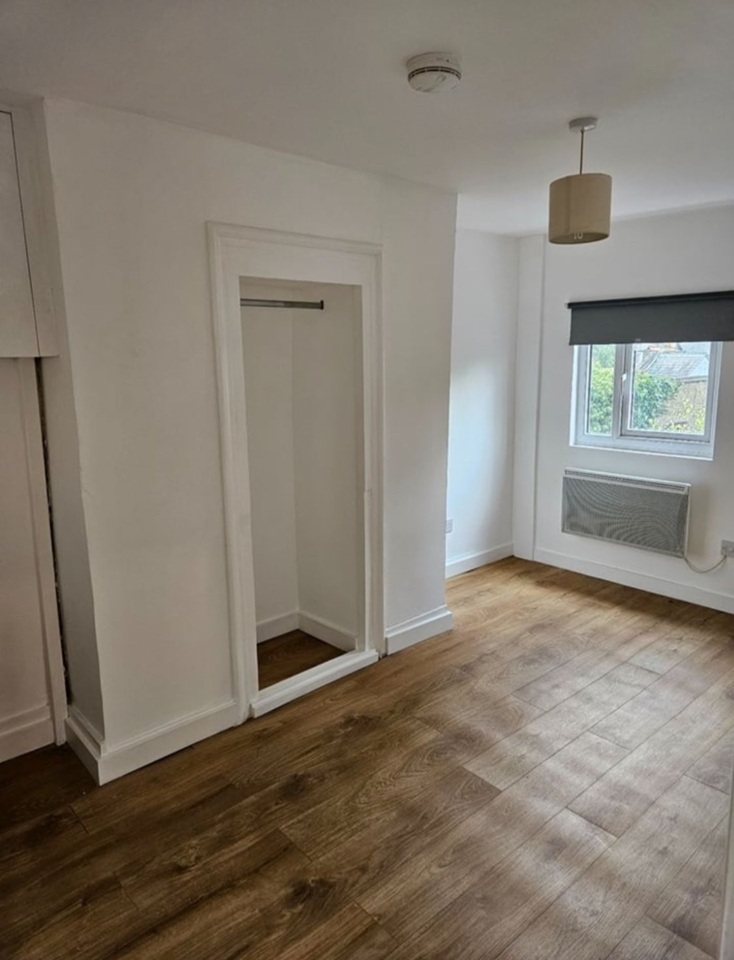 London - 2 Bed Flat, Roehampton High Street, SW15 - To Rent Now for £ ...