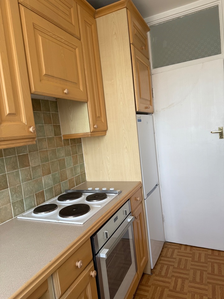 London - 1 Bed Flat, Du Cane Court, SW17 - To Rent Now for £1,850.00 p/m