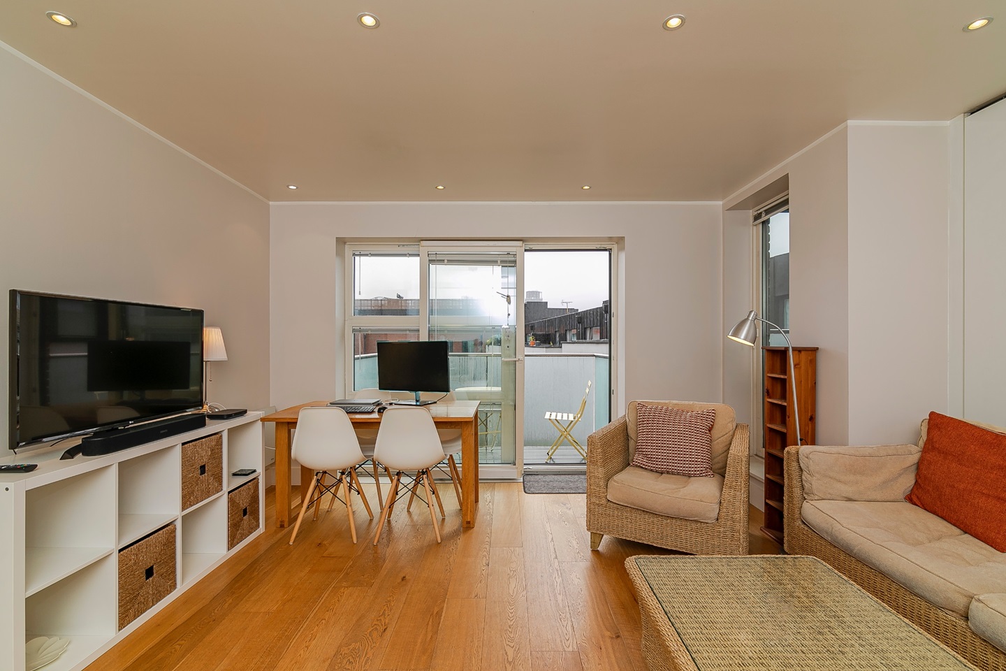 London - 2 Bed Flat, Tiltman Place, N7 - To Rent Now for £2,425.00 p/m