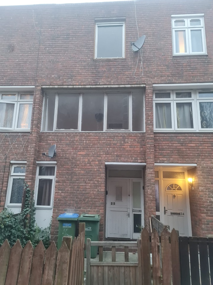 London - Room in a Shared House, Malthus Path, SE28 - To Rent Now for £ ...
