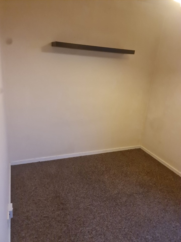 London - Room in a Shared House, Malthus Path, SE28 - To Rent Now for £ ...