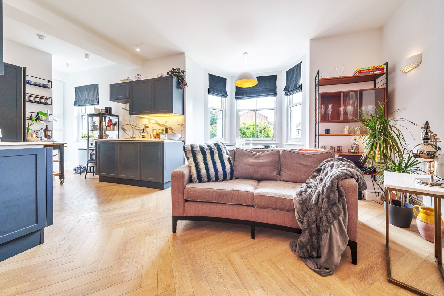 Guildford - 2 Bed Flat, Bargate House, GU1 - To Rent Now for £1,850.00 p/m