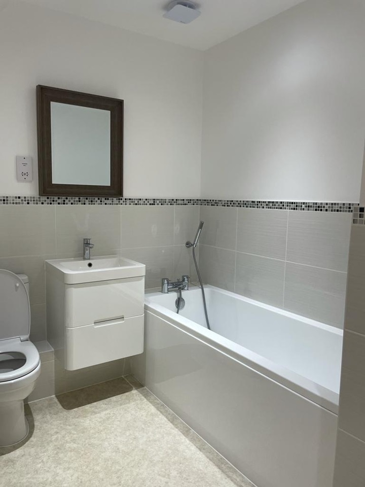 Camberley - 2 Bed Flat, Brackendale Court, GU15 - To Rent Now for £ ...